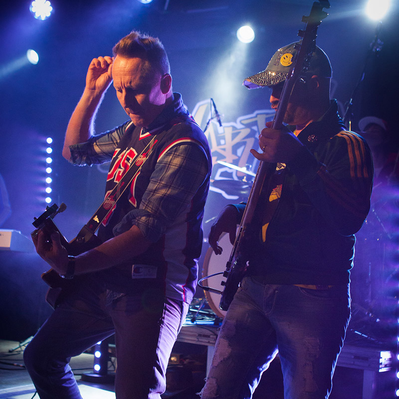 Hammertime - The ultimate 90's dance live coverband!